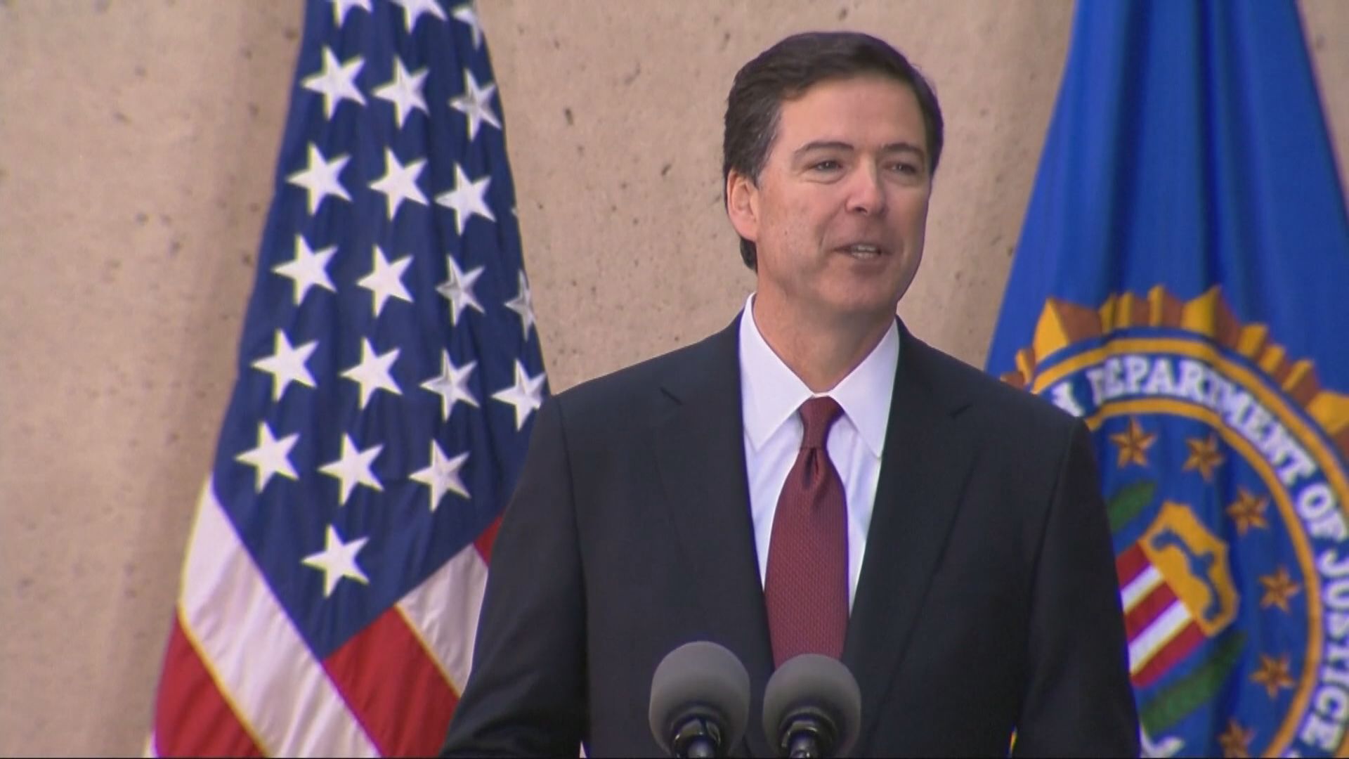 美國聯邦調查局前局長科米首次提堂 否認兩項刑事控罪 | Now 新聞